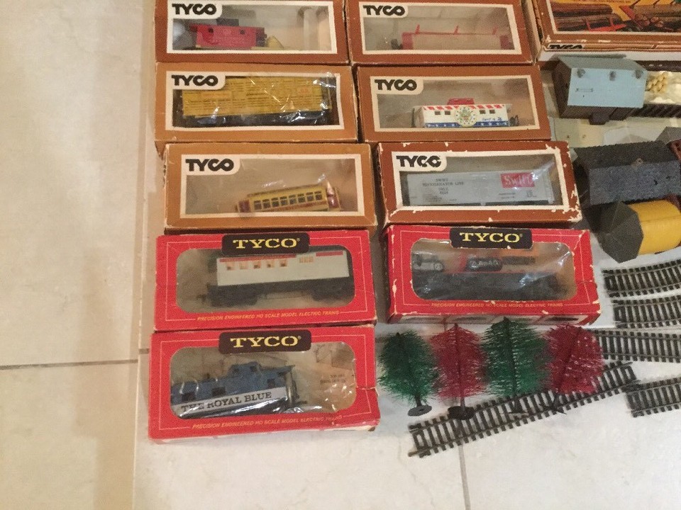 Vintage Tyco Ho Scale Electric Train Set Cars w/Box and Accesories Lot ...
