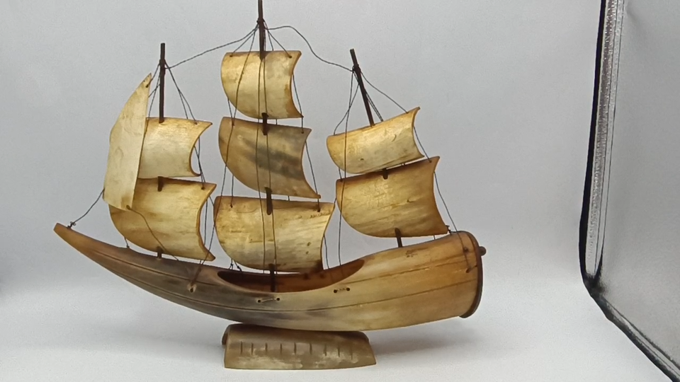 VINTAGE MUSICAL MODEL NAUTICAL GALLEON SAILING SHIP. BOVINE HORN & WIRE ...