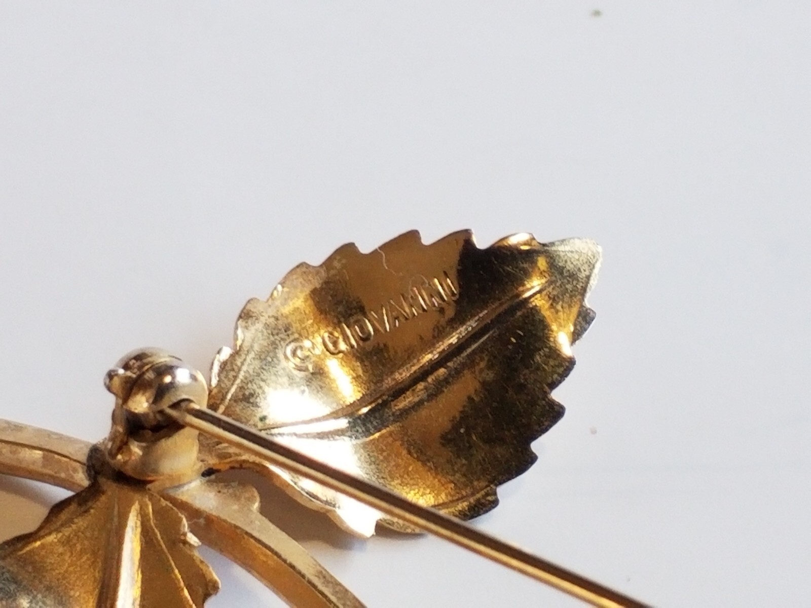 Vintage Giovanni Brooch Collectible Cloak Pin Gold To… - Gem