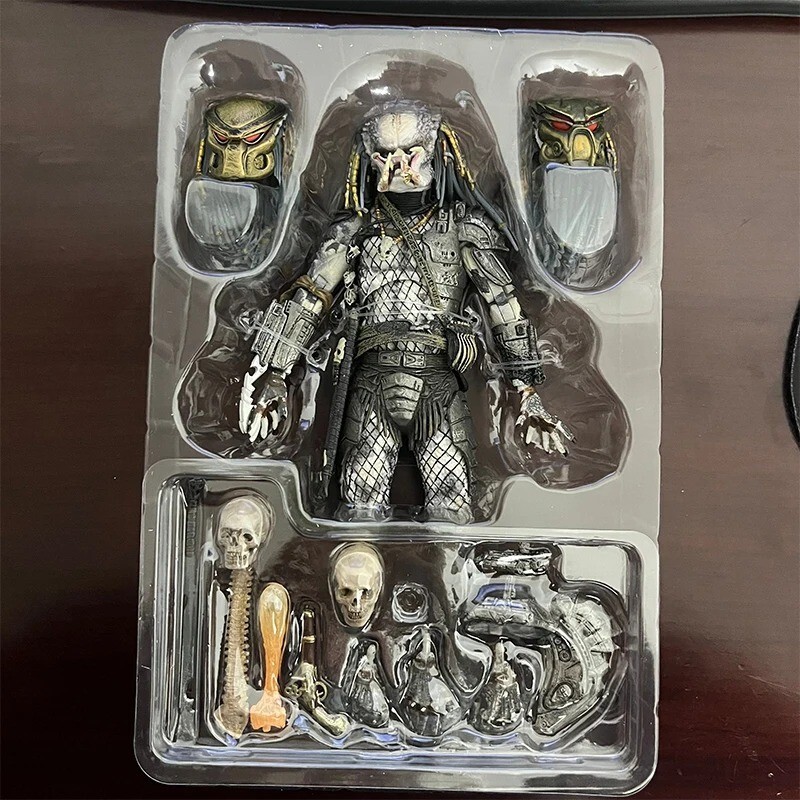 NECA Elder Predator Figure w/ LED - Alien vs Predator Hunter Action ...