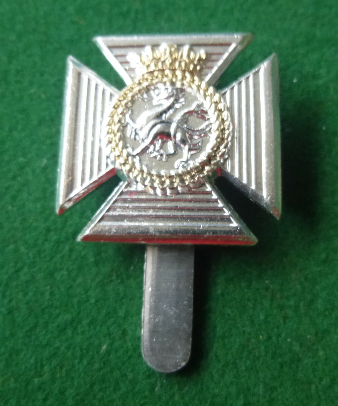 Cap & Collar Badges, Buttons - Duke of Edinburgh's Royal Regiment DERR ...
