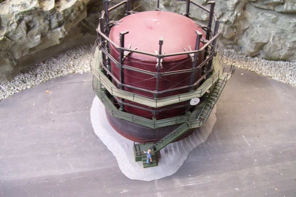 HO Scale Oil Storage Tank by Vollmer . Built great condition. | eBay