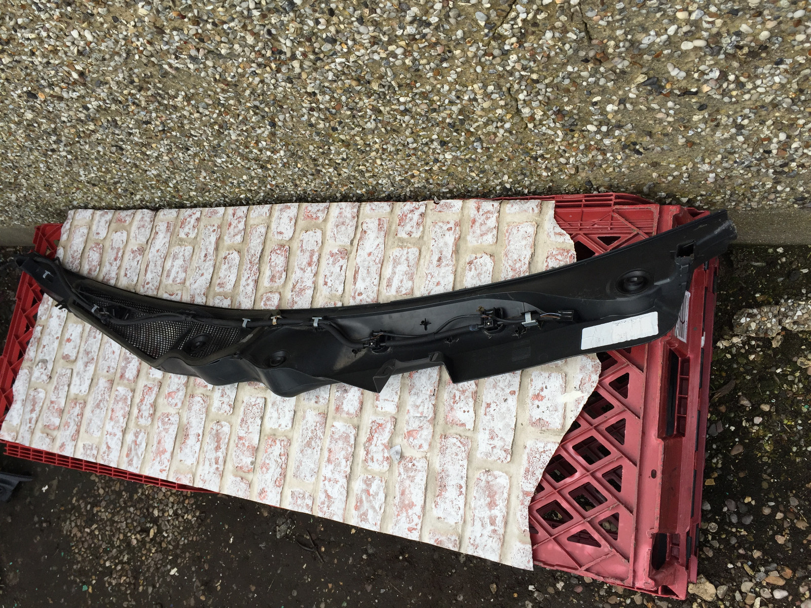 #MERCEDES W212 E-Class E220 10-15 FRONT WIPER COVER TRIM PANEL LINE ...