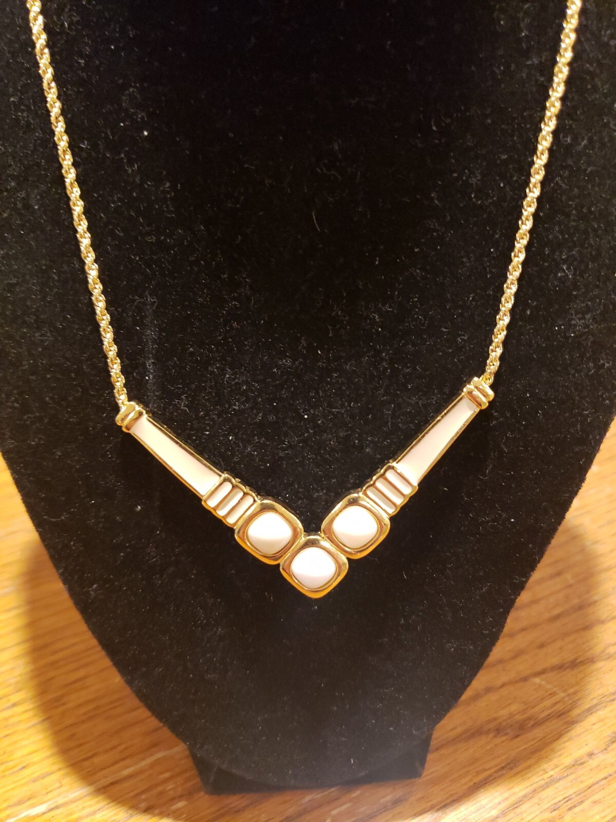 Vintage Gold Trifari Necklace - Gem