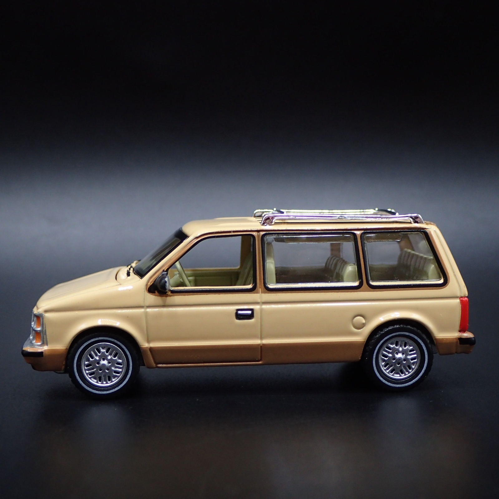 1984-1990 PLYMOUTH VOYAGER MINIVAN CARAVAN 1/64 SCALE DIORAMA DIECAST ...