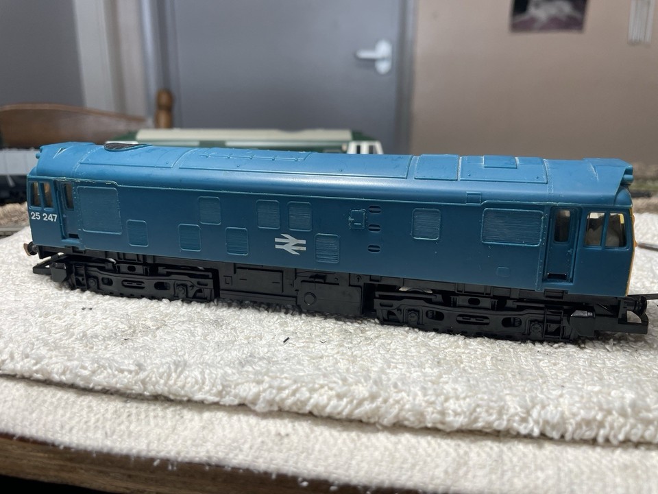 Hornby R068 Class 25 Diesel Locomotive No. 25247 British Rail Blue ...