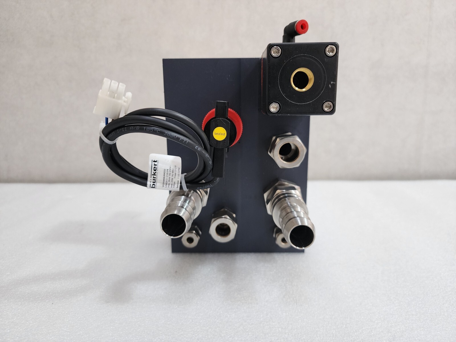 Lam Research BURKERT FLUID CONTROL SYSTEM 98134985 P/N : 790-040307-011 ...