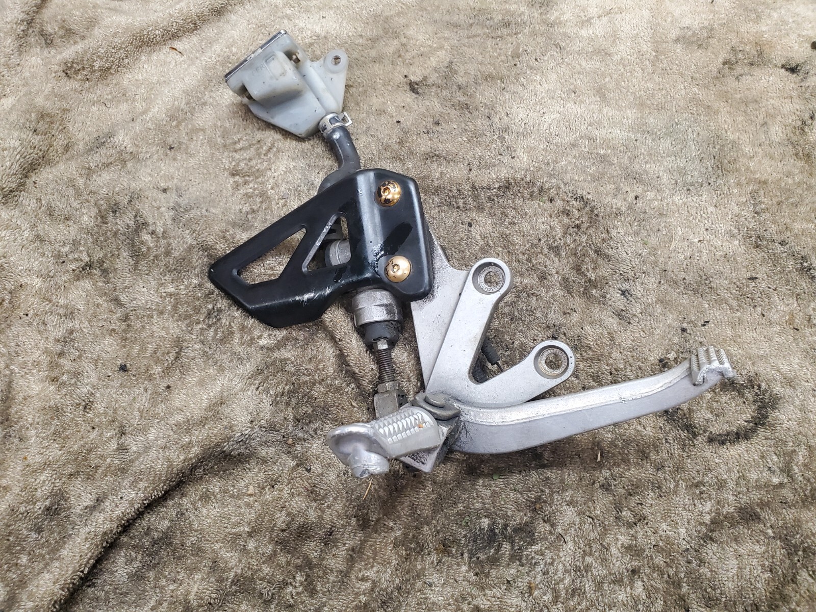 2003 SUZUKI GSXR 750 GSX-R 750 GSXR750 Right Rearset Rear Set Foot Rest ...