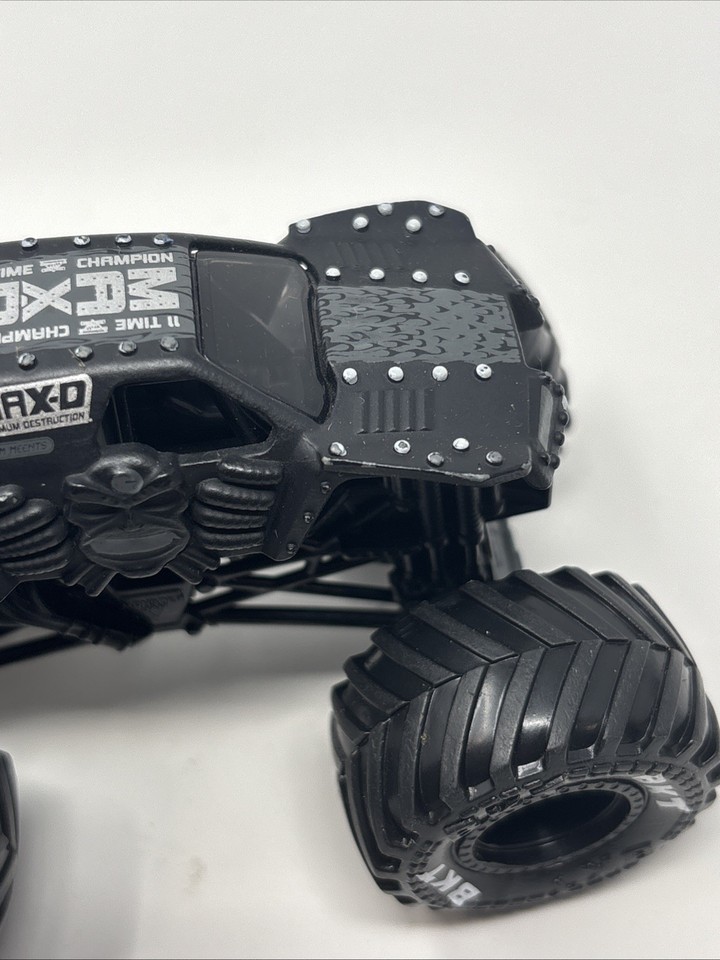 Spin Master Monster Jam BLACKOUT MAX-D COLOR CHANGE Truck 1:64 New | eBay