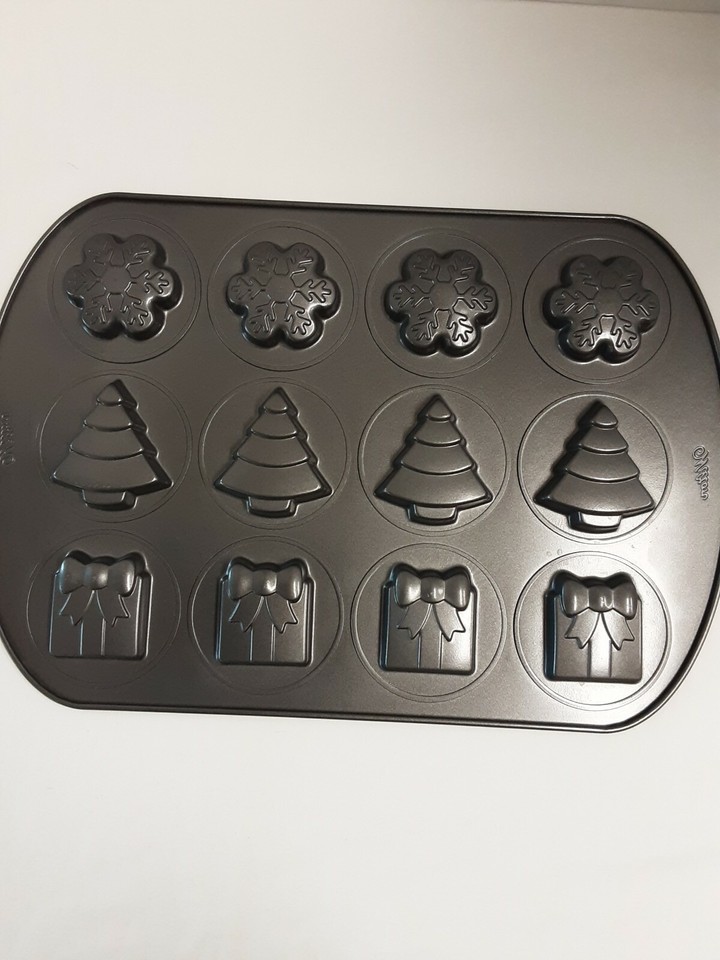 Wilton Non-Stick Holiday Cookie Baking Pan 9 Cavities Snowflakes, Trees ...