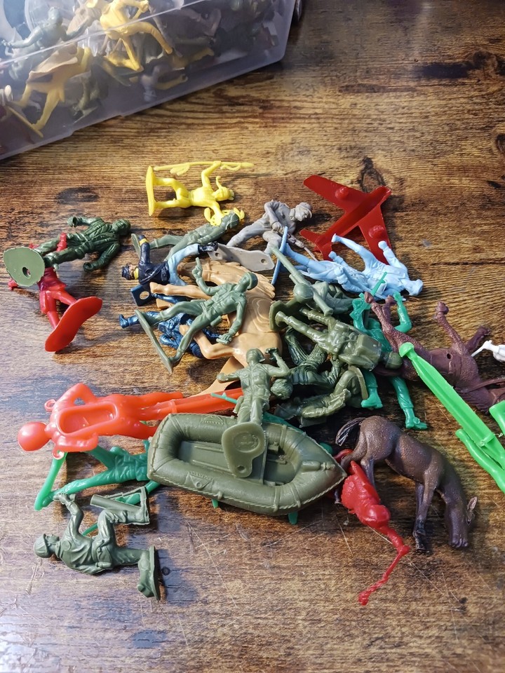 Huge lot of toy soldiers. marx. mpc. germans. usa. metallic. Read below ...