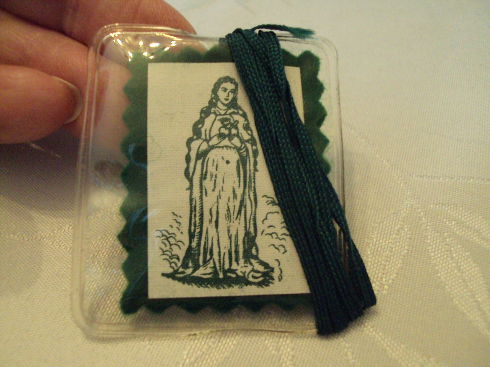VINTAGE BLESSED VIRGIN MOTHER MARY SACRED HEART SCAPULAR PLASTIC CASING ...