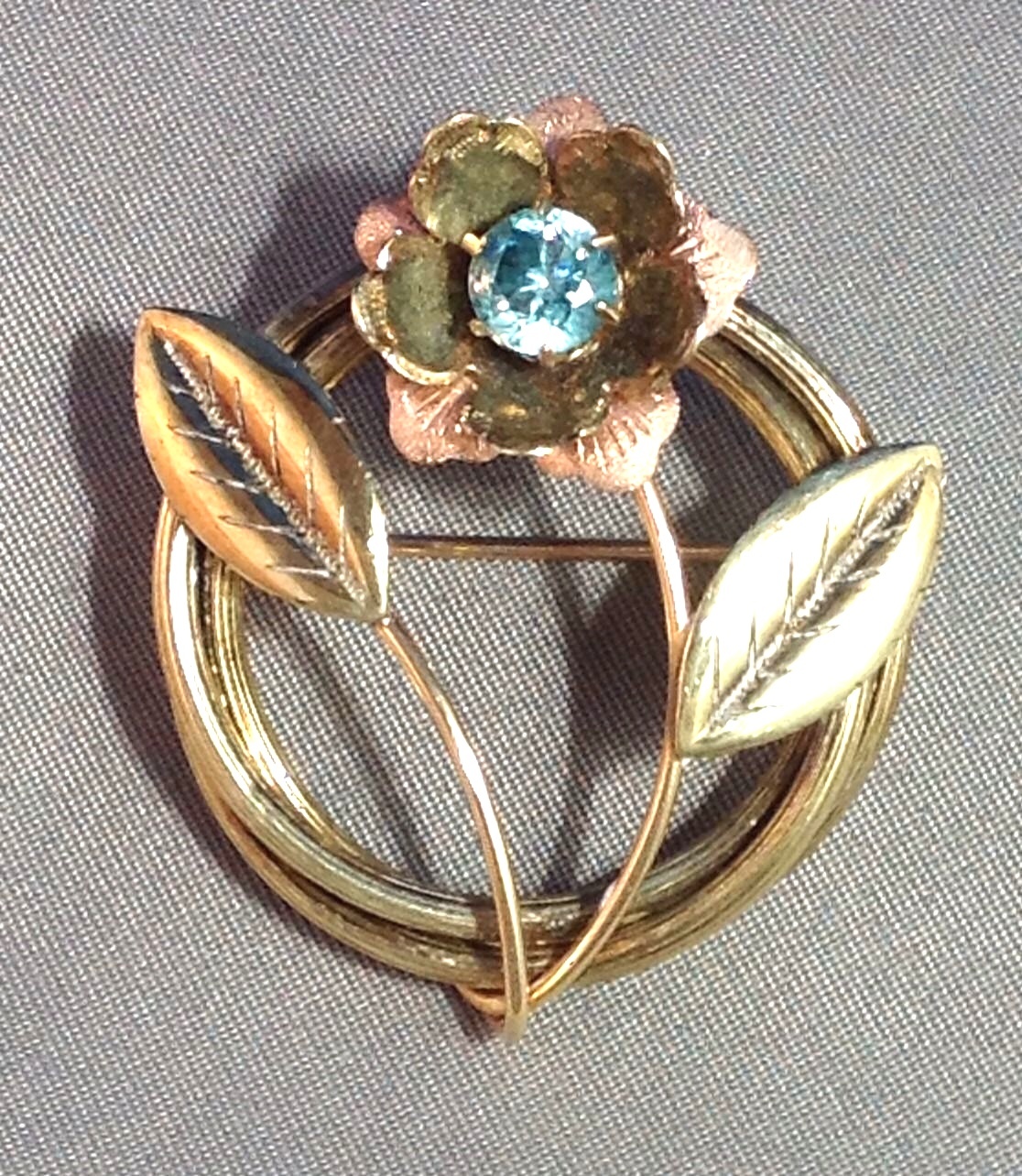 VINTAGE 14K ROSE & GREEN GOLD FLORAL PIN BROOCH, NAT.… - Gem