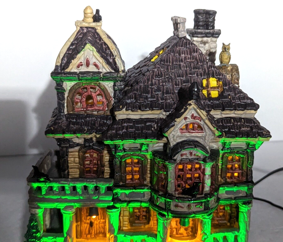 Lemax Grimsbury Haunted House Eerie LED Lighting Creepy Spooky Town ...