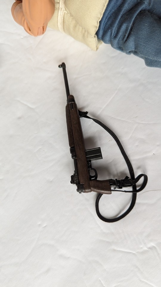 COLLECTIBLE DOLLS & FOR PLAY WISHER, GI JOE, Sandy BARBIE DISNEY ETC ...