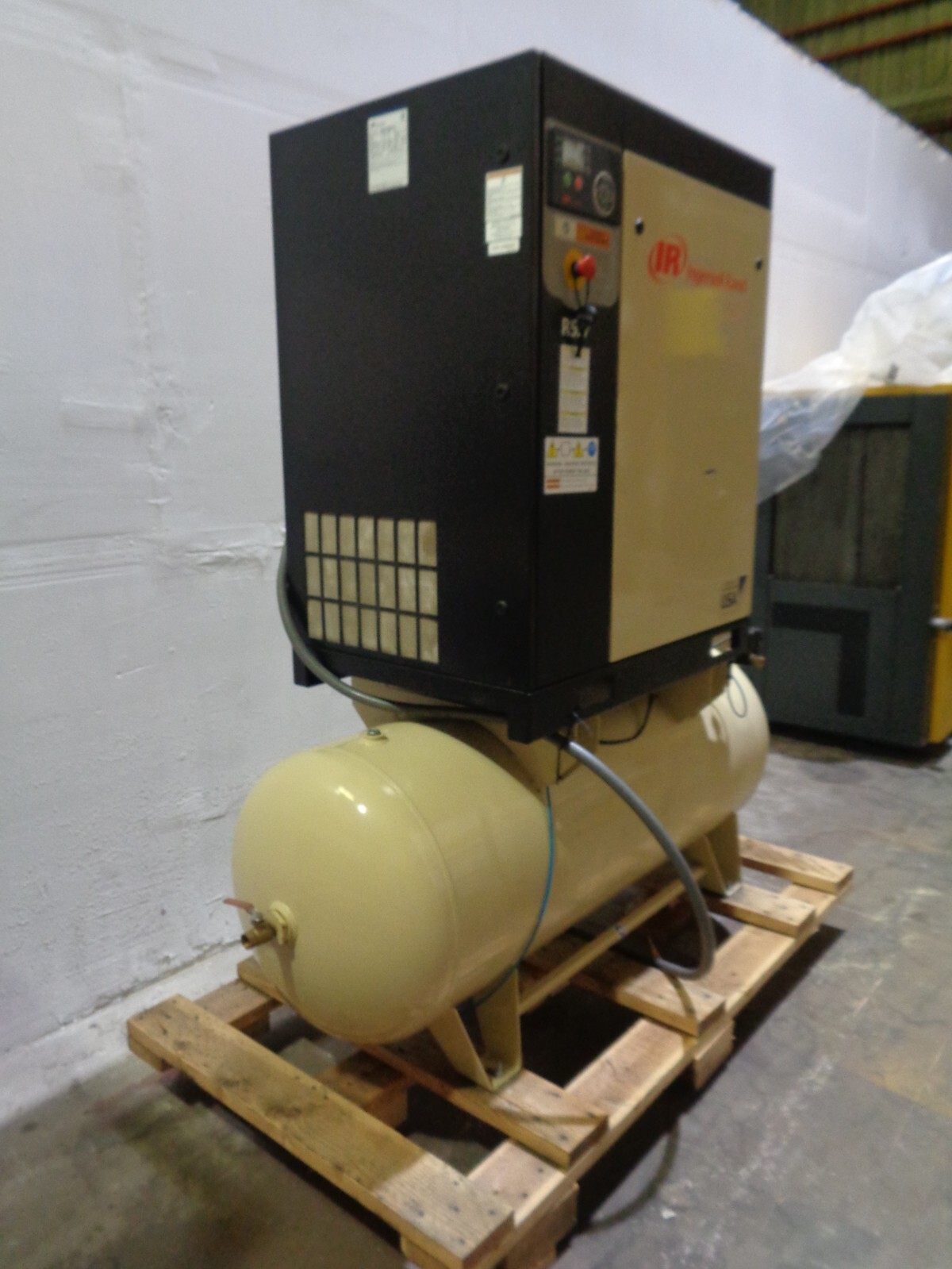2021 Ingersoll Rand R5.5I-A125 7.5 hp rotary screw air compressor 120 g ...