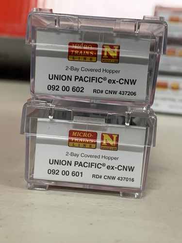 Pair of Micro Trains N Scale Union Pacific Ex CNW 2 Bay Covered Hoppers ...