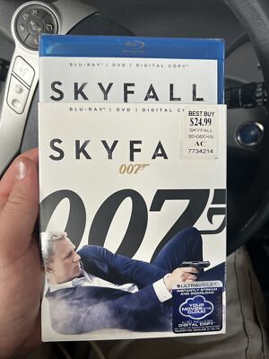 Skyfall (Blu-ray/DVD, 2013, 2-Disc Set, Includes Digital Copy ...