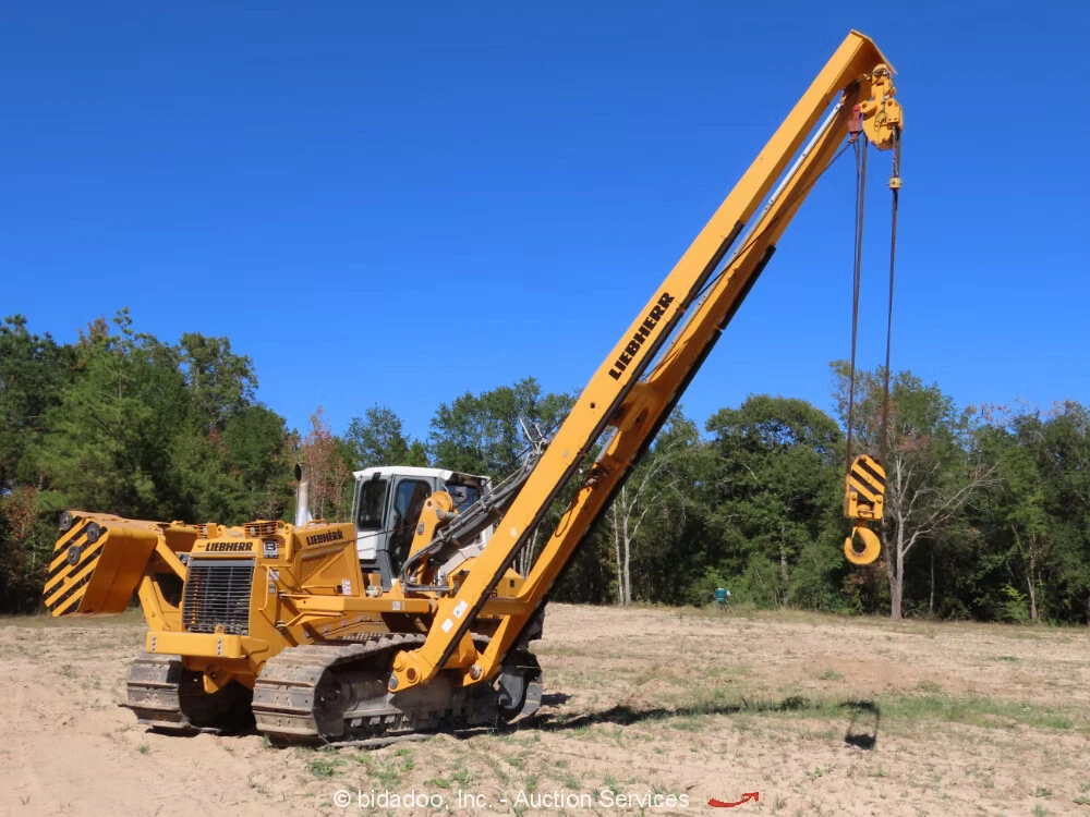 Midwestern Side Boom Pipe Layer Clipart