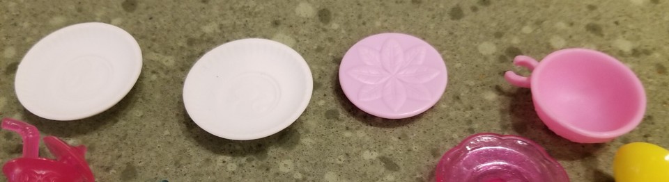 33pc BARBIE ACCESSORY LOT~CUPS~DISHES~SILVERWARE~DRINKS~UTENSILS~BOWL ...