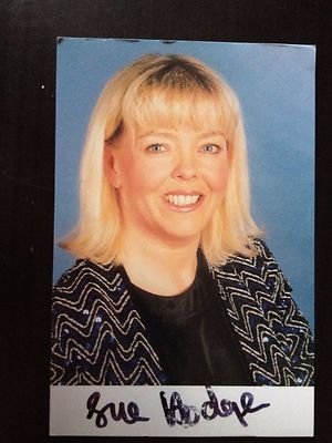 SUE HODGE - POPULAR BRITISH ACTRESS - ALLO ALLO - STUNNING SIGNED PHOTO ...