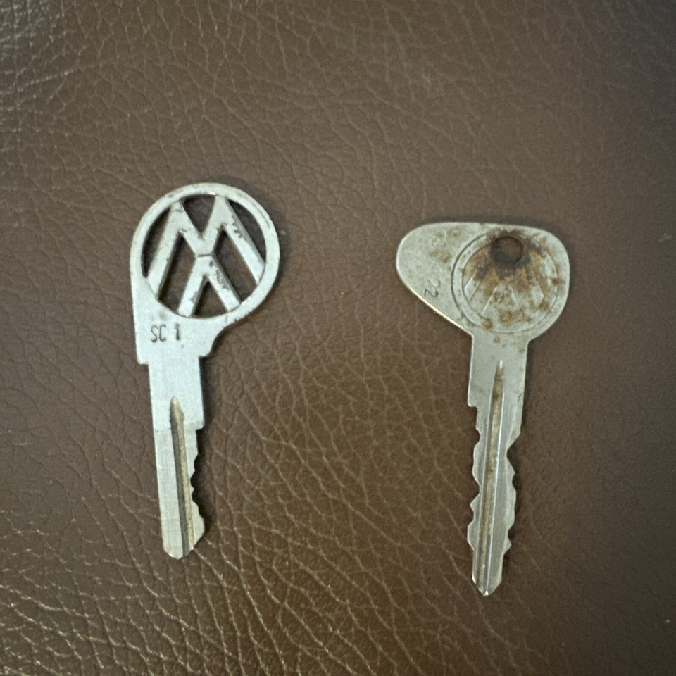 VINTAGE ORIGINAL Matching Pair VW BUG BEETLE VOLKSWAGEN KEYS Very Rare ...