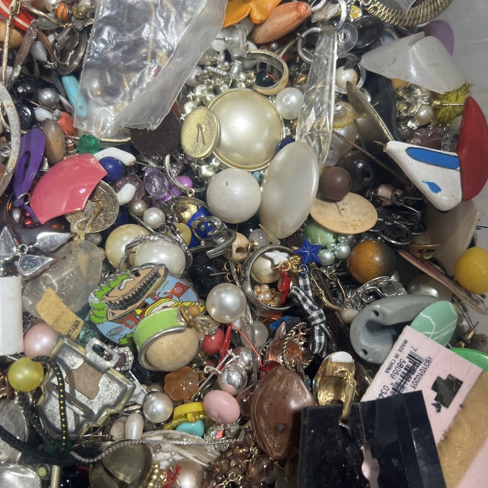 C ONE POUND Lot Random Clip Earrings Singles Junk Jewelry Arts Crafts ...