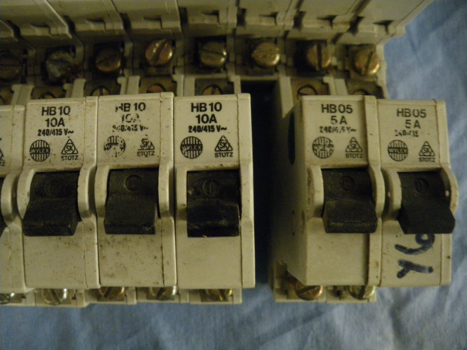 job lot of 20 Wylex HB Type 2 Mcb Circuit Breaker HB30 NB20 HB10 30A ...