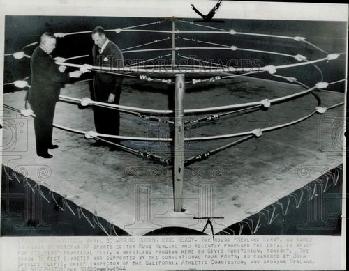 1944 Press Photo Donn Shields & Russ Newland Inspect Boxing Ring, San ...