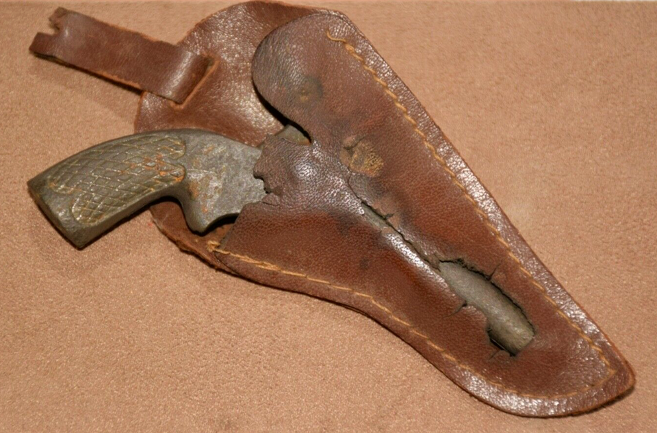 VINTAGE 1920 - 30'S J E STEVENS " PLUCK " CAST IRON CAP GUN W/ LEATHER ...