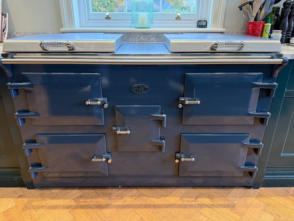 Marine Blue Everhot range cooker 150i, only 4 years old, Excellent ...