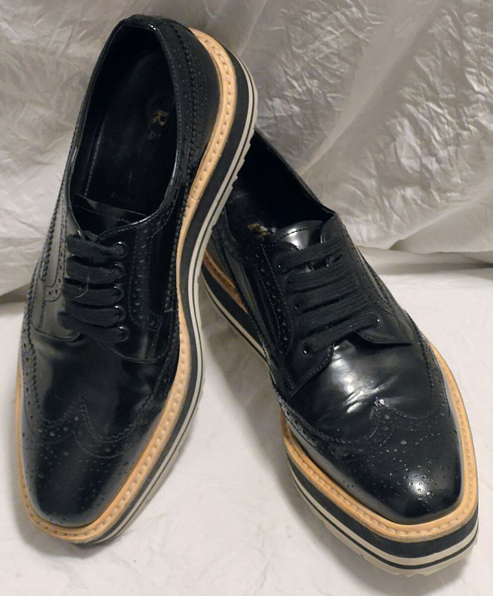 PRADA Black Patent Leather Wing Tip Platform Lace-Up Oxfords PRADA Black Patent Leather Wing Tip Platform Lace-Up Oxfords