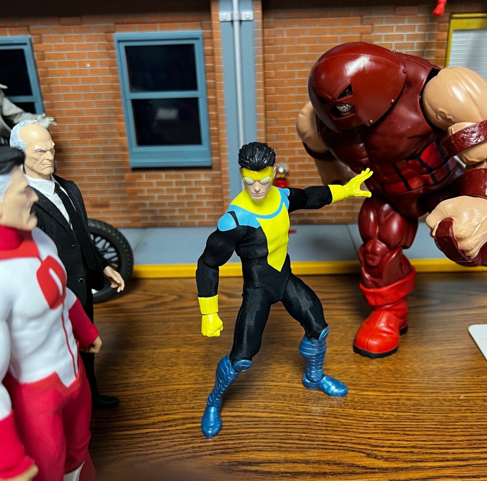 Mezco , nota, marvel legends 1/12 invincible suit only | eBay