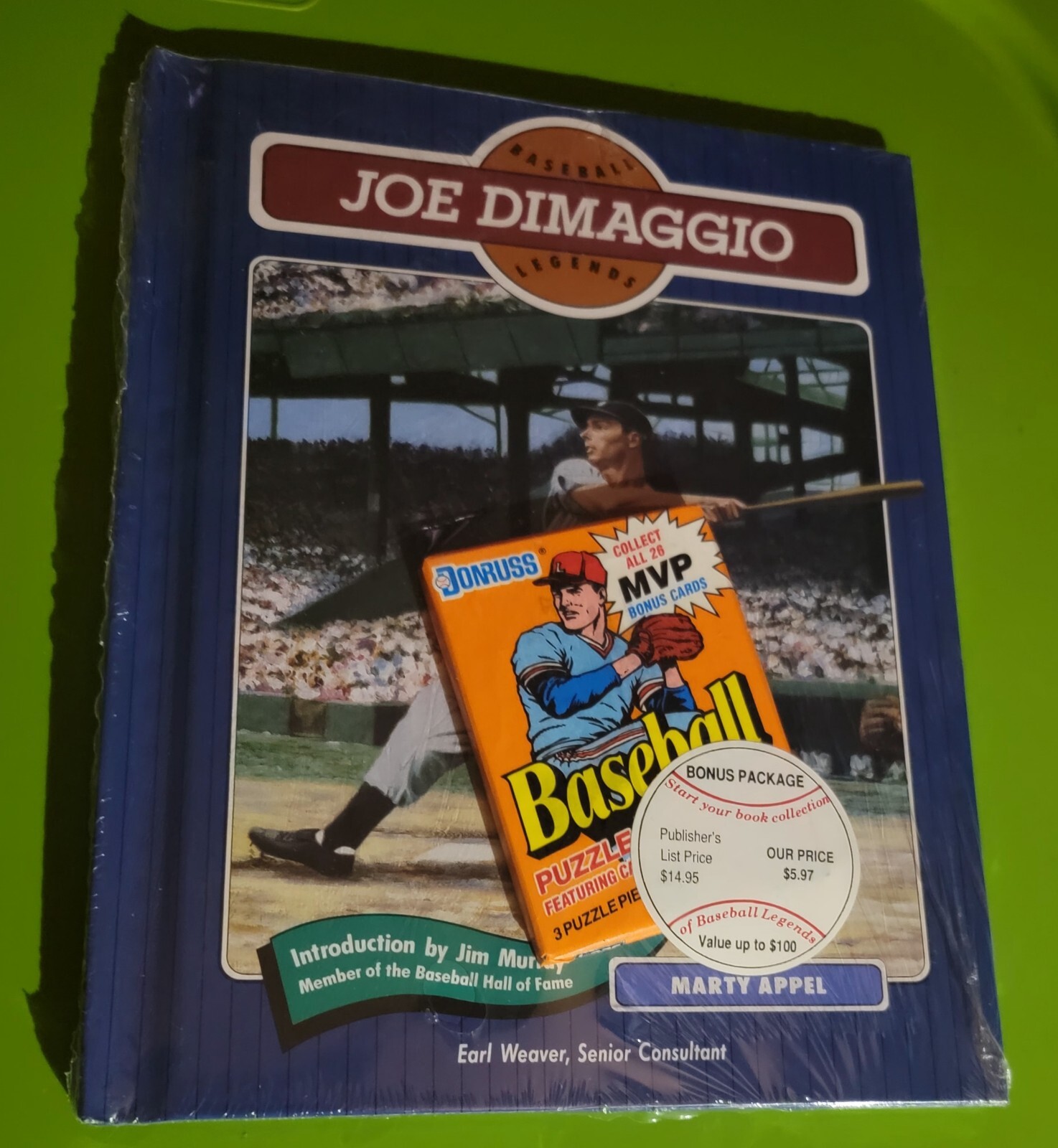JOE DIMAGGIO -NY YANKEES - Baseball Legends Book W/Puzzle Pieces ...