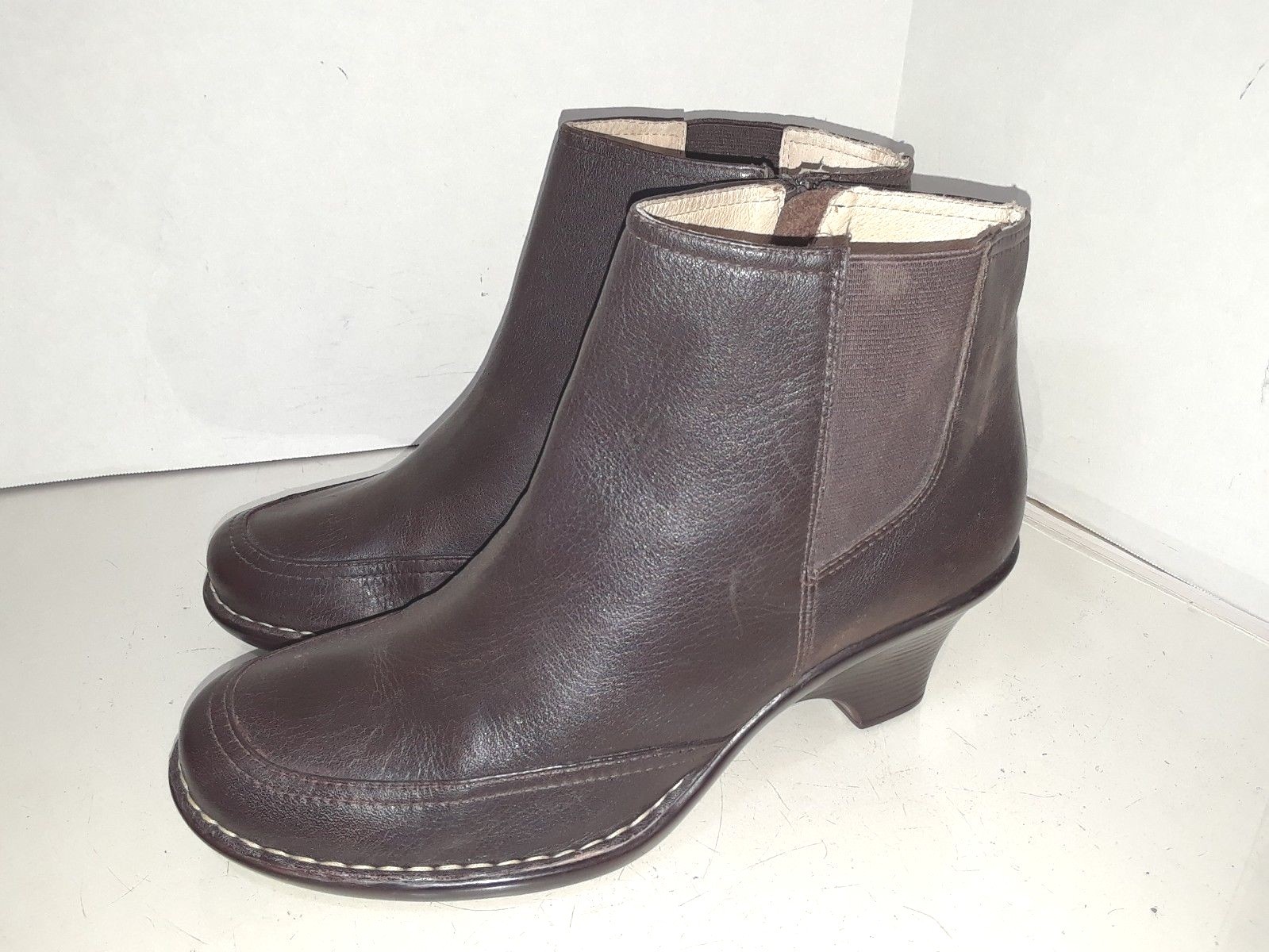 SoftSpots Dark Brown Booties Ankle Boots Womens Size 9.5 W | eBay