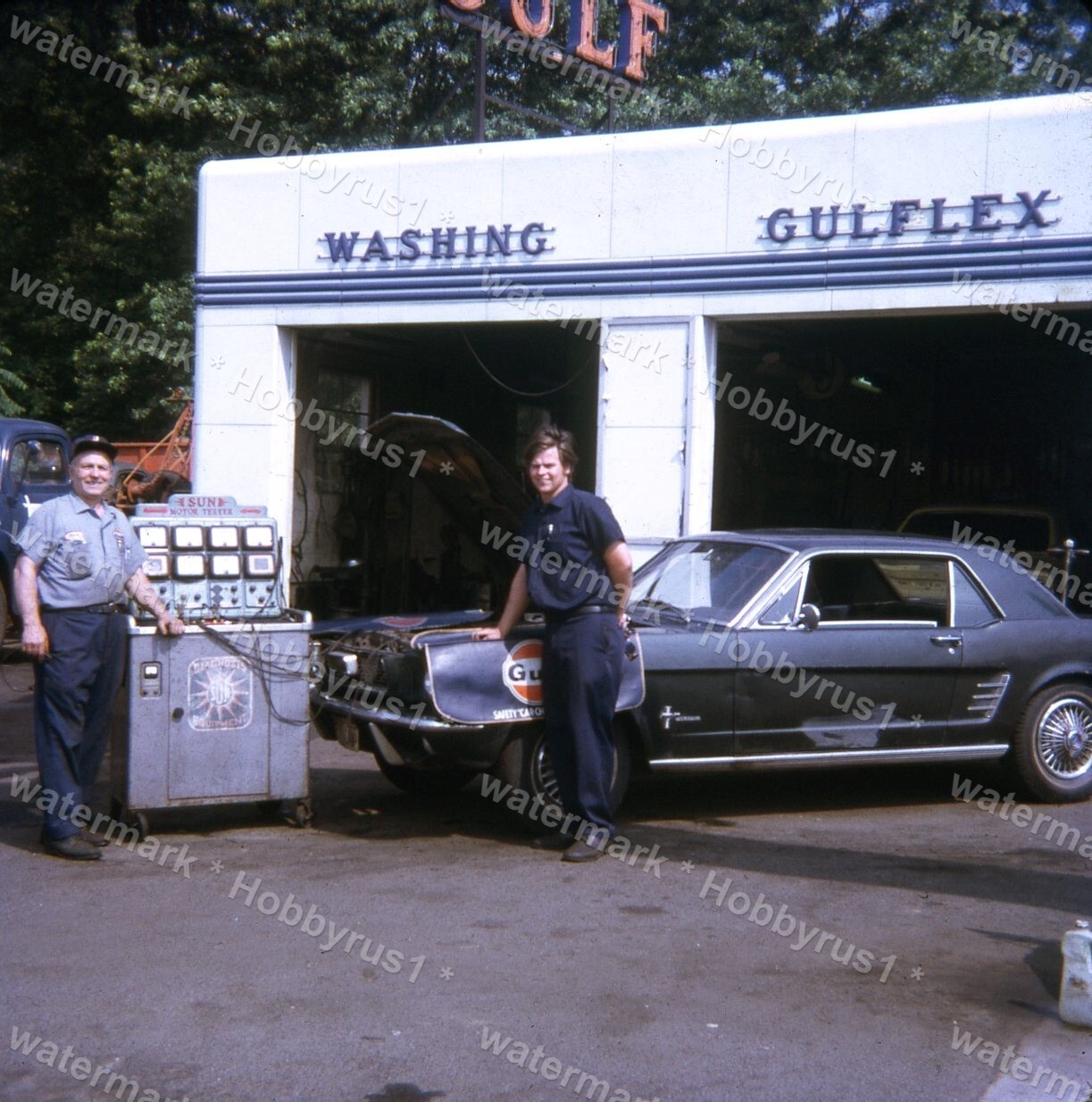 Mustang Car Mechanic Gulf Gas Station 1971 Original 35mm Photo Slide