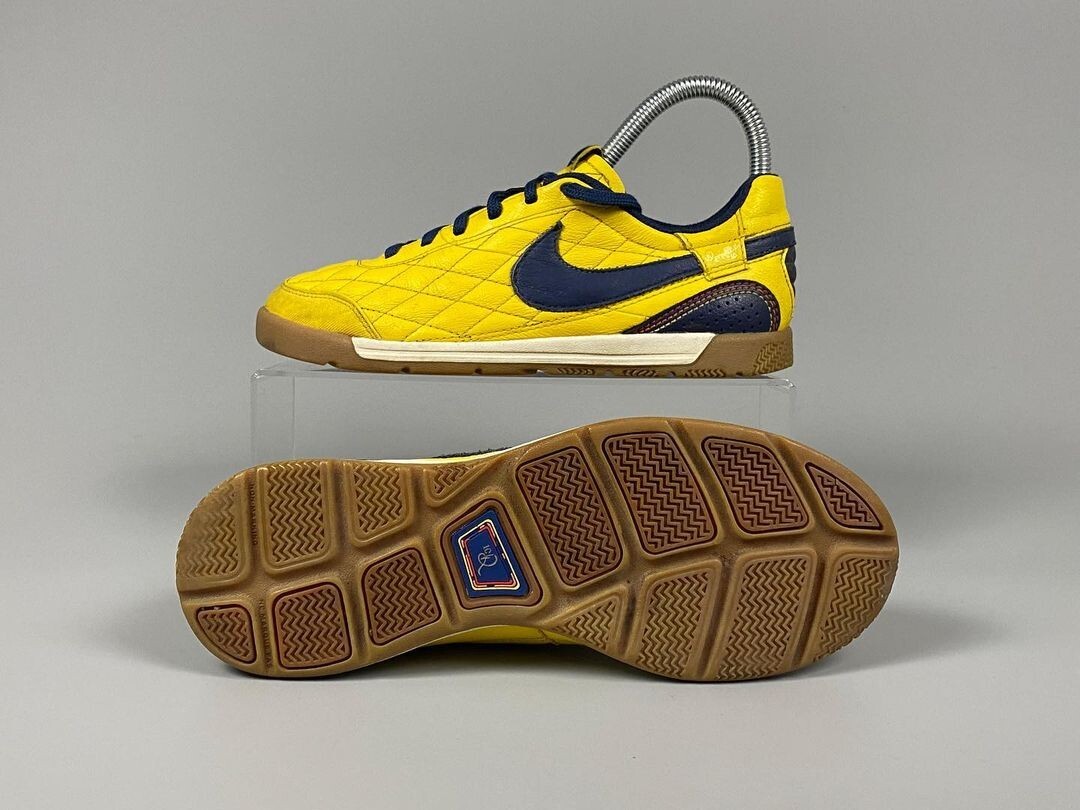 2008 Nike Tiempo R10 Ronaldinho IC Indoor US 4 soccer shoes 2008 Nike Tiempo R10 Ronaldinho IC Indoor US 4 soccer shoes