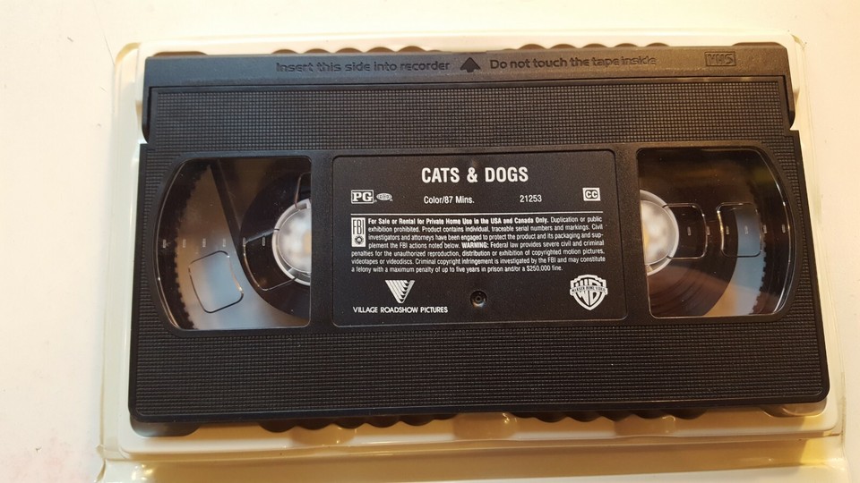 CATS & DOGS WARNER BROS. 2001 VCR CLAMSHELL | eBay