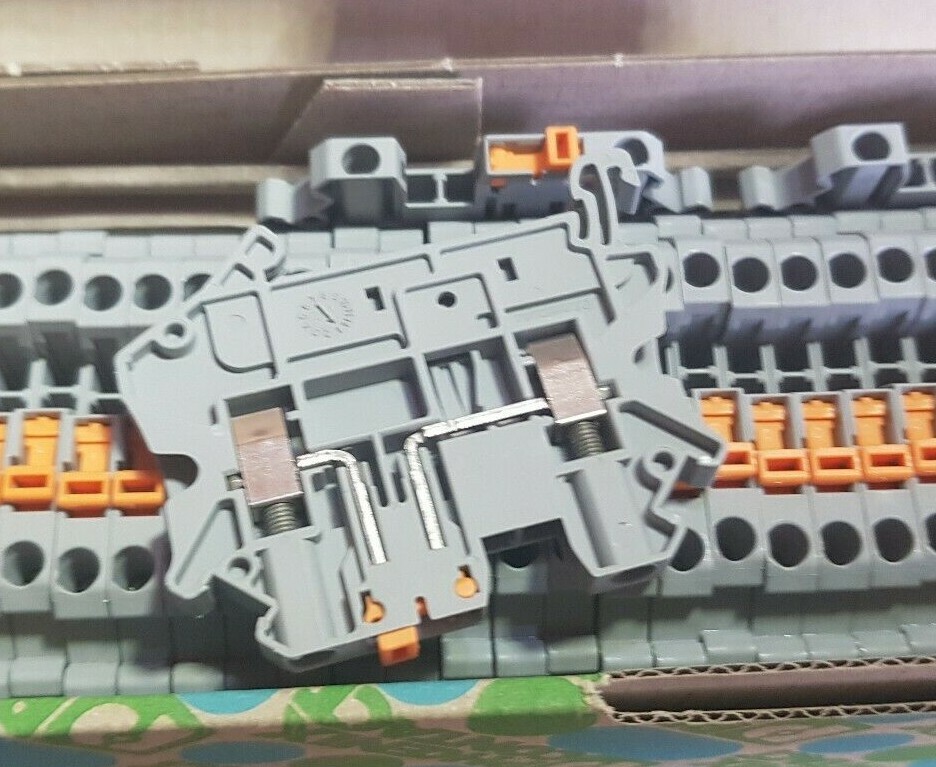 1 PHOENIX CONTACT 3046362 TERMINAL BLOCK, DIN RAIL, 2POS, 12AWG Knife ...