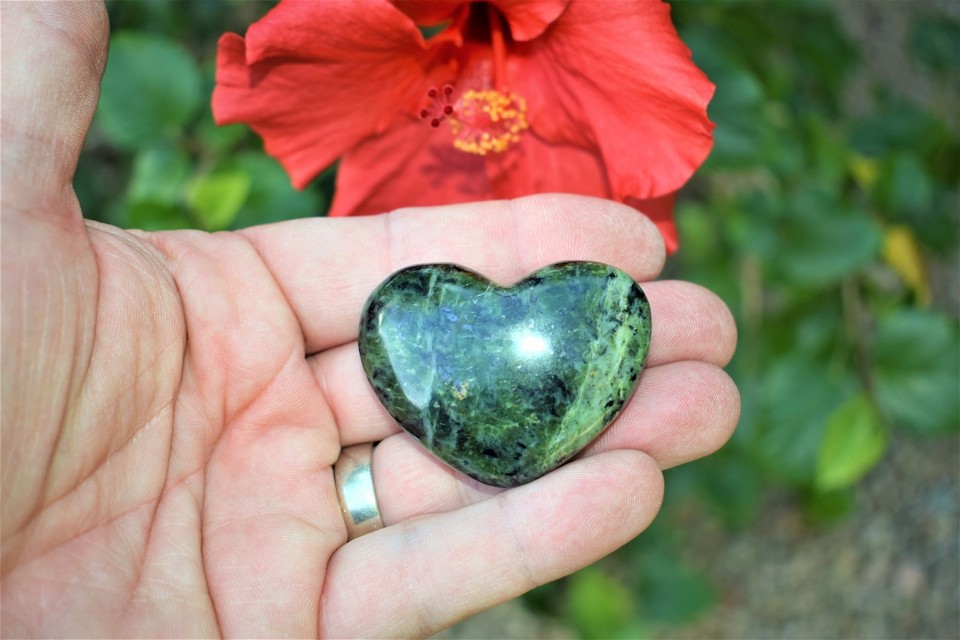 [1] Nephrite Inca Jade Crystal Puffy Heart / Palm Stone Reiki ZENERGY ...
