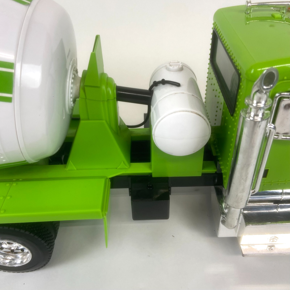 ERTL Big Farm Green Peterbilt Model 367 Cement Mixer Tractor 1/16th ...