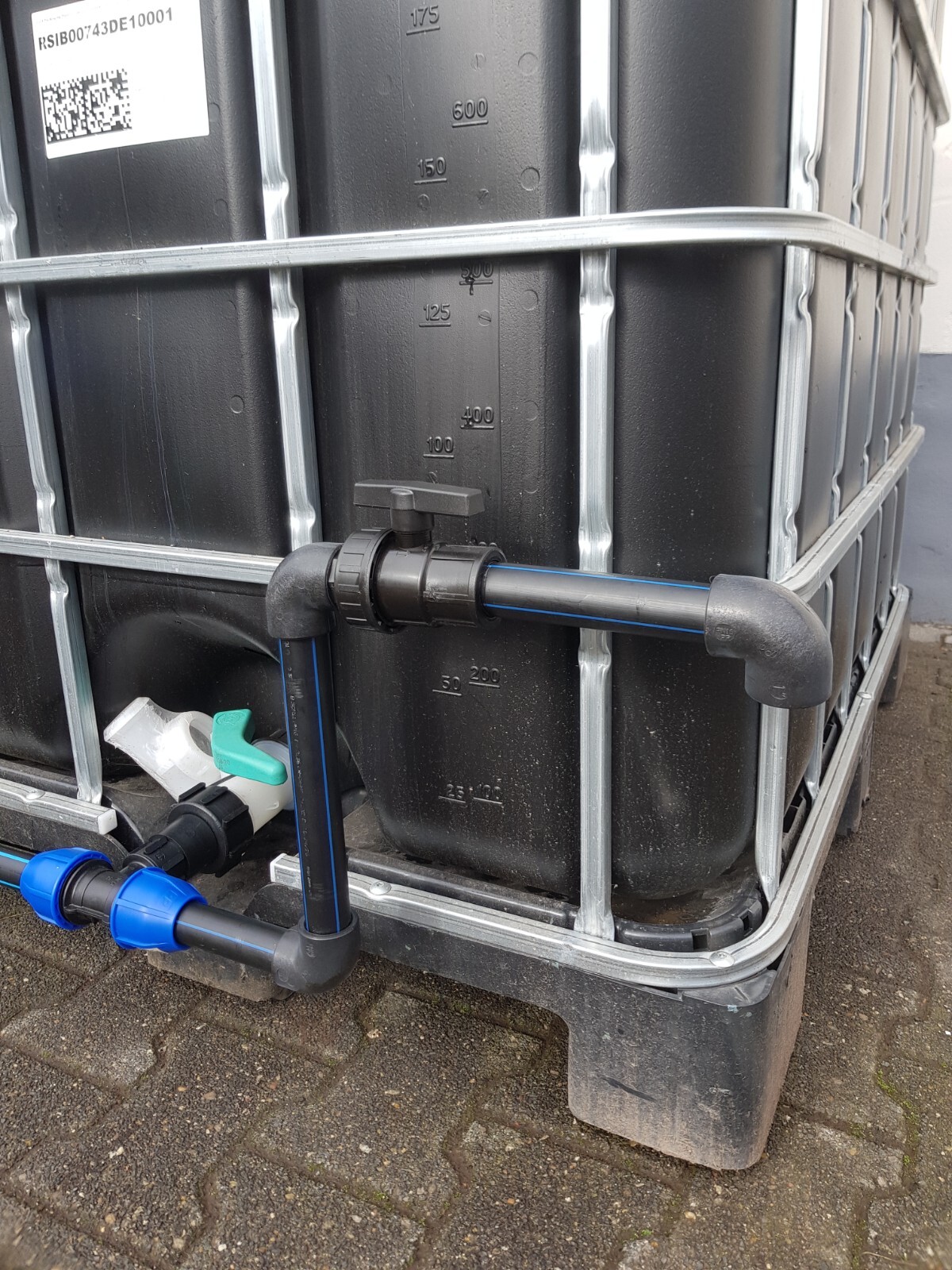Tankverbindung mit Schwanenhals für 2 übereinander stehende IBC ...