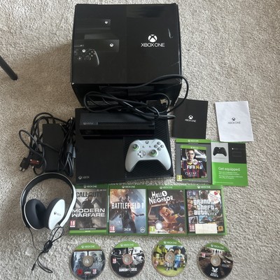 Xbox One Day One Edition Bundle - Original Box, Controllers, Kinect ...