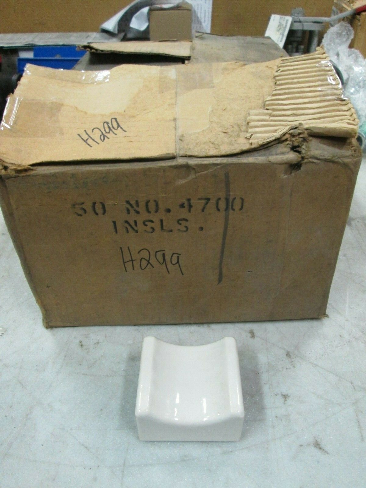 Hubbell Power Systems Insulator Pad, Porcelain 3" Long #4700 Box of 50 ...