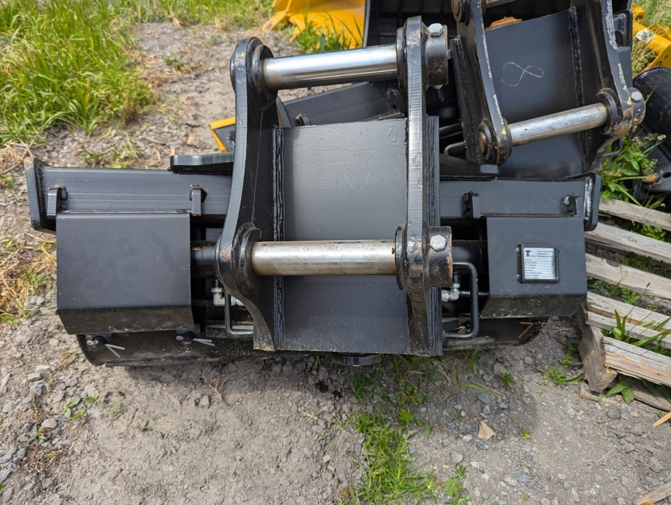 48" Hydraulic Power Tilt Grading Clean Up Out Ditching bucket 50mm Cat ...