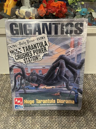 * AMT ERTL GIGANTICS HUGE TARANTULA DIORAMA PLASTIC MODEL KIT #8391 *ST ...