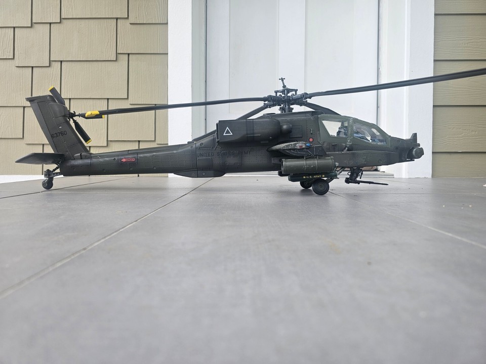 AH64 Apache Helicopter 1:18 Scale | eBay