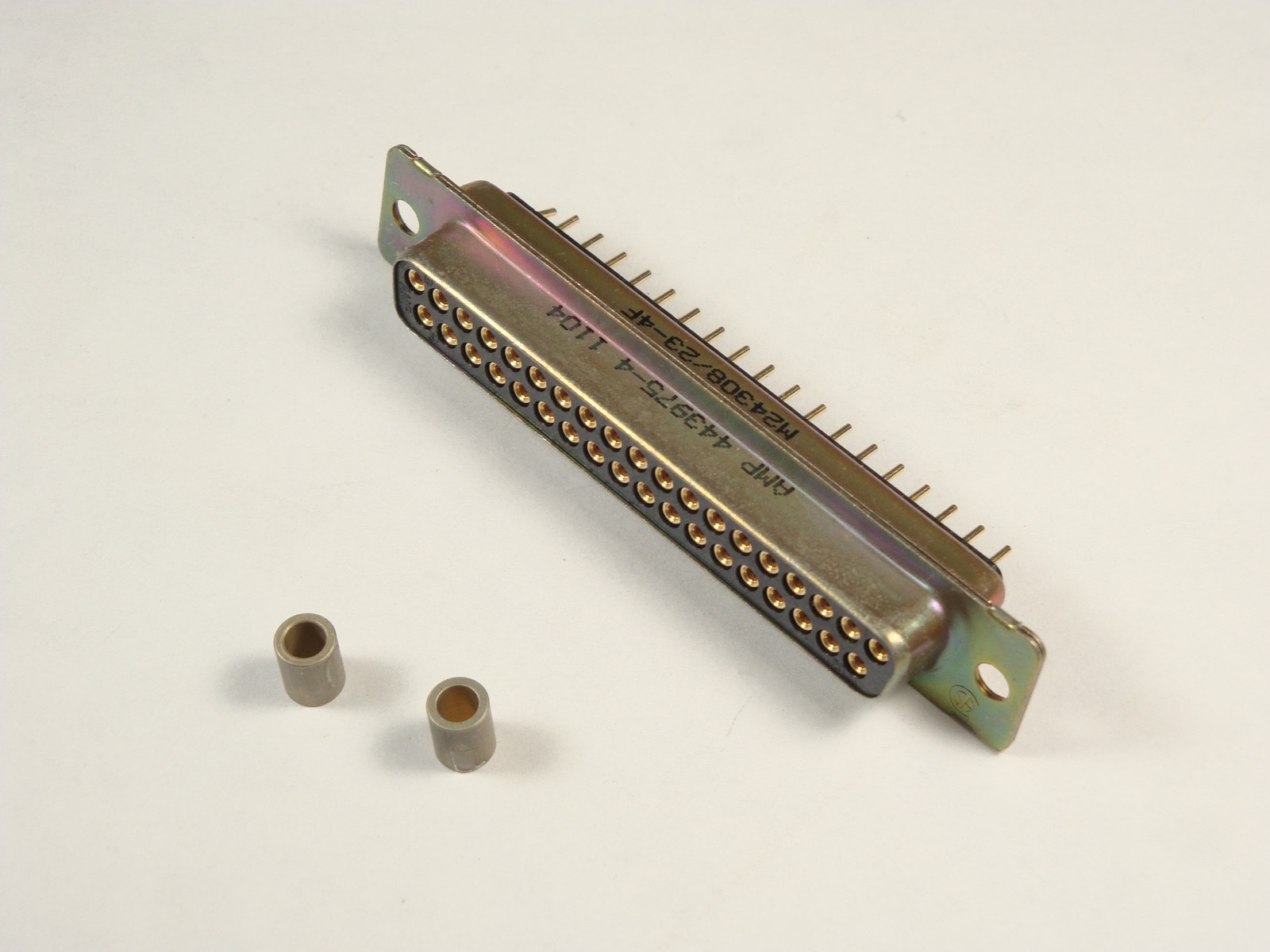 M24308/23-4F AMP D Sub Connector Receptacle Vertical PCB Mount 37 ...