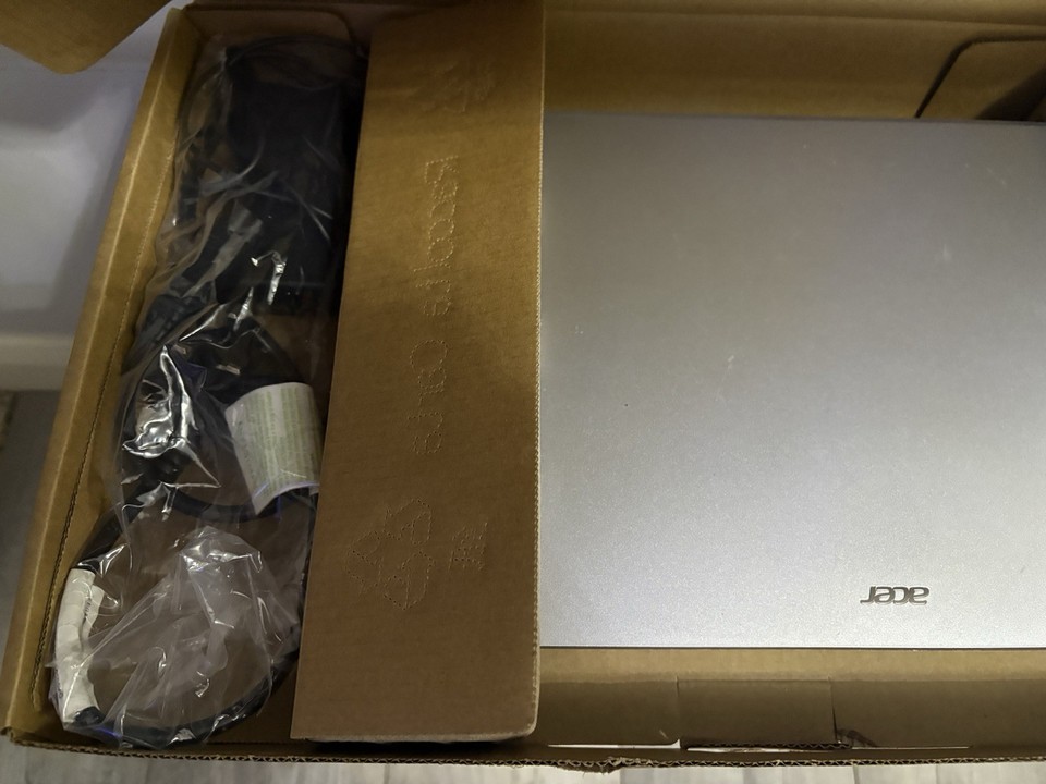 BOXED ACER ASPIRE 3 LAPTOP, RYZEN 5, 16GB RAM, 512GB SSD .. PURE SILVER ...