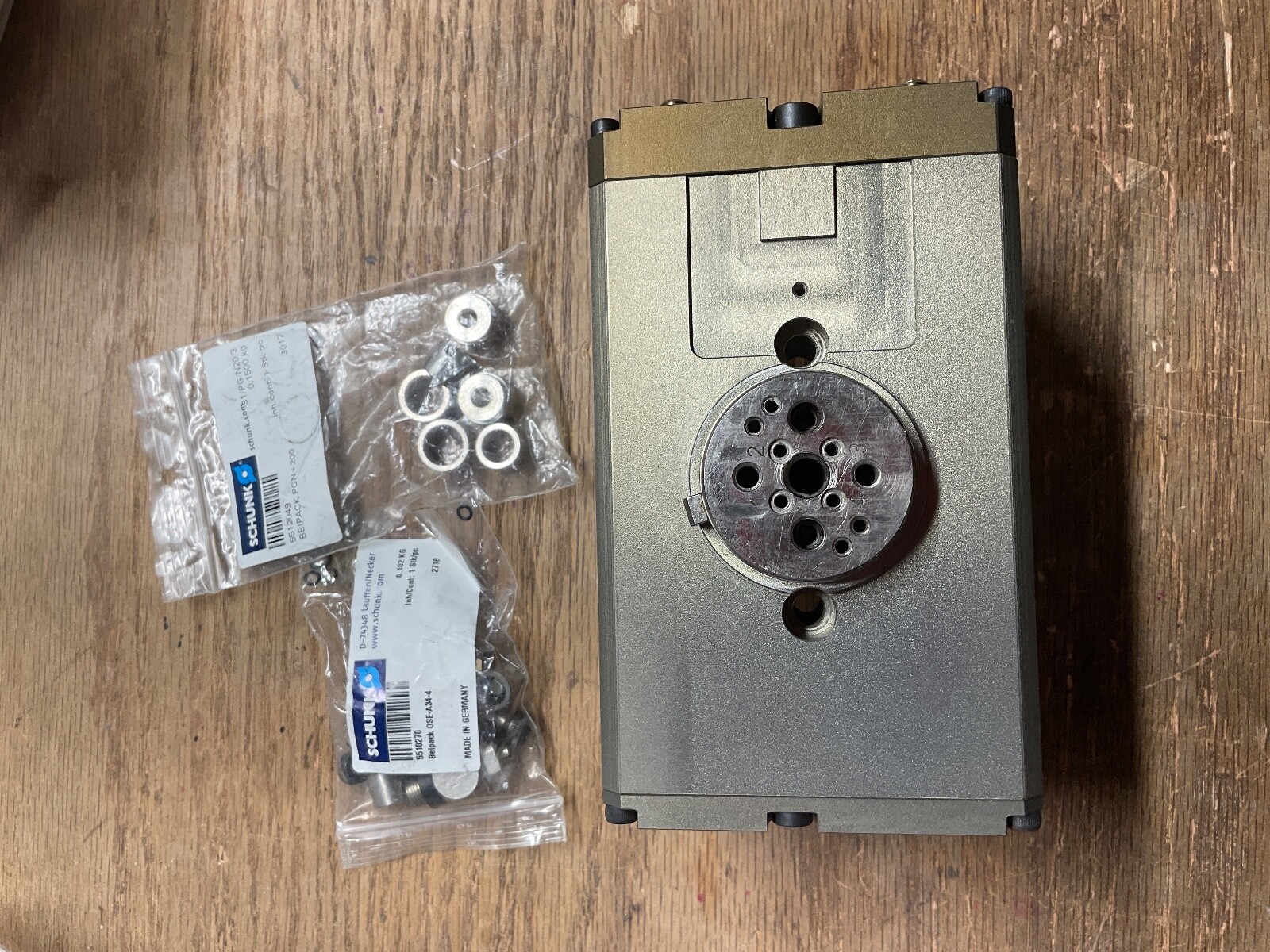 SCHUNK OSE-A34-4 PNEUMATIC ROTARY ACTUATOR UNIT 180 DEGREE 354304 NO ...